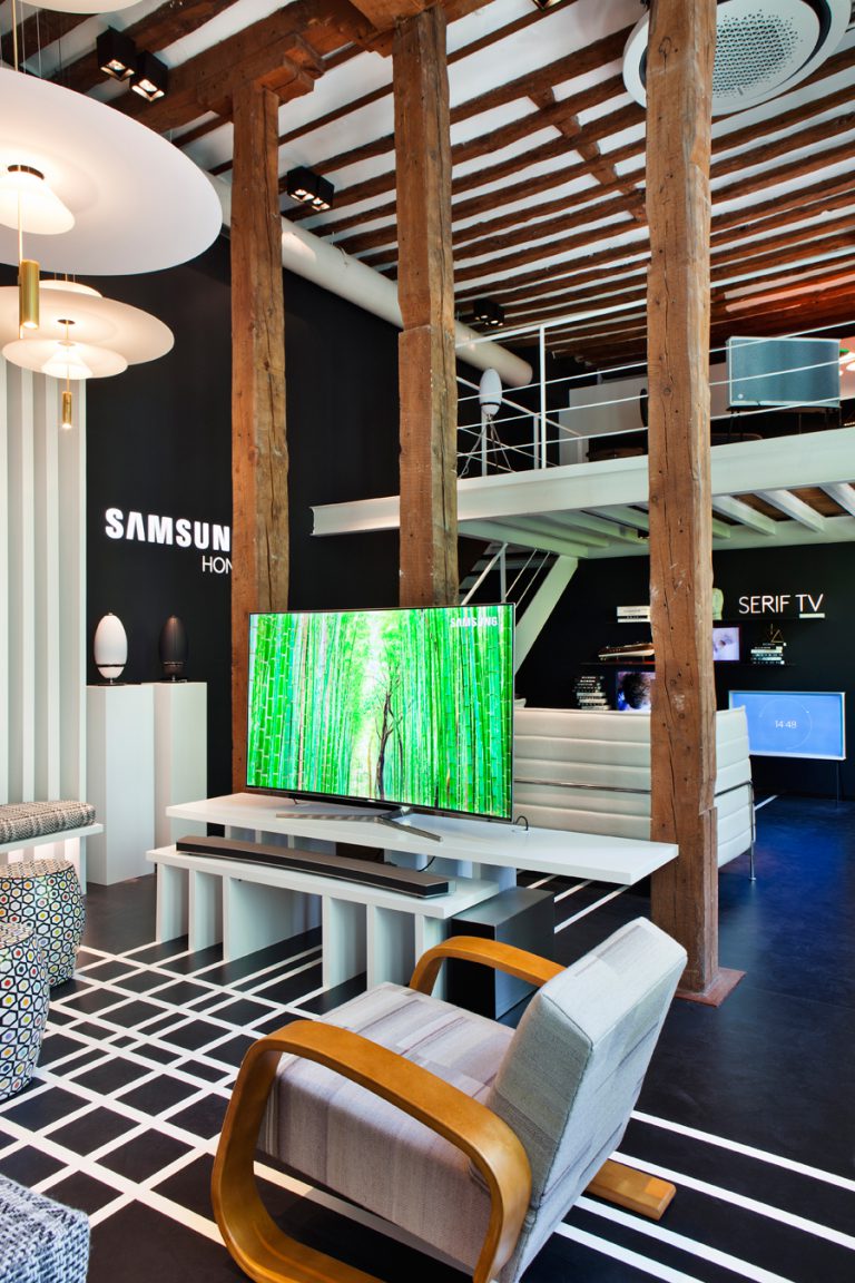 Sala de TV realizada por Diego Rodríguez para Samsung en Casa Decor 2016
